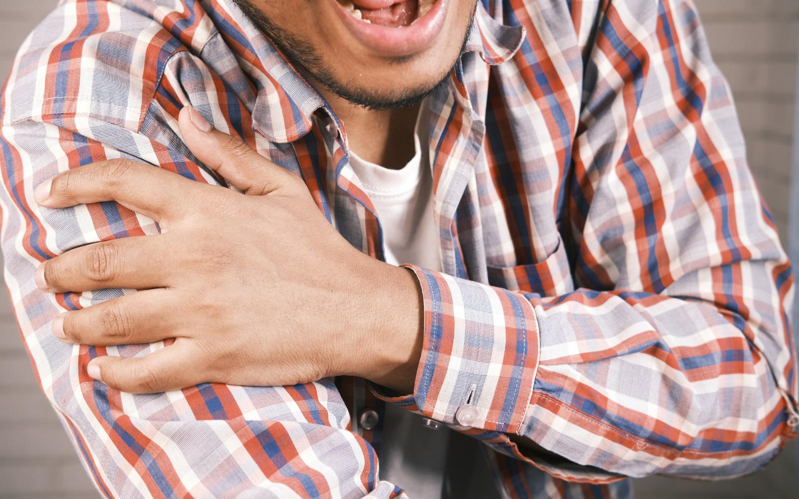 What Does a Torn Rotator Cuff Feel Like? Signs You Shouldn’t Ignore